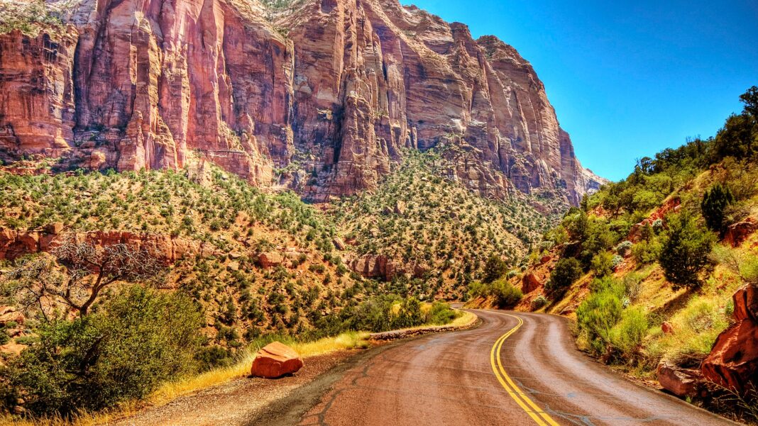 10 Best Utah Motorcycle Rides - Quintessential Southwest Gems